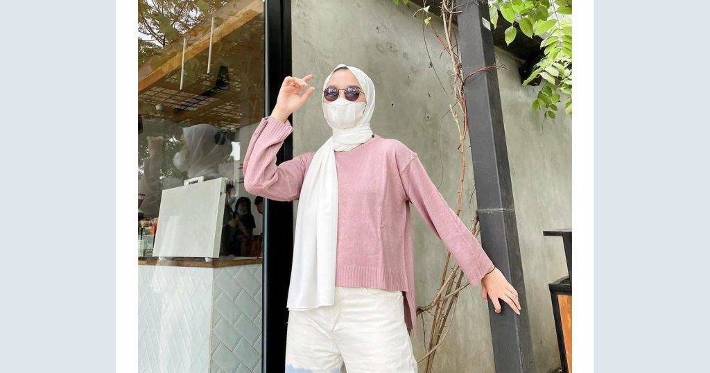 7 OOTD Hijab Pakai Masker dan Kacamata, Inspirasi Stylish - Blibli Friends 7 OOTD Hijab Pakai Masker dan Kacamata, Inspirasi Stylish - Blibli Friends